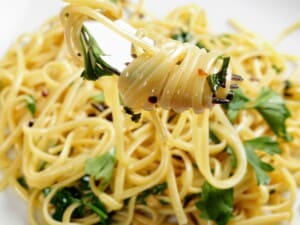 Linguine vs Spaghetti - The Similarities and Differences (Straight from ...