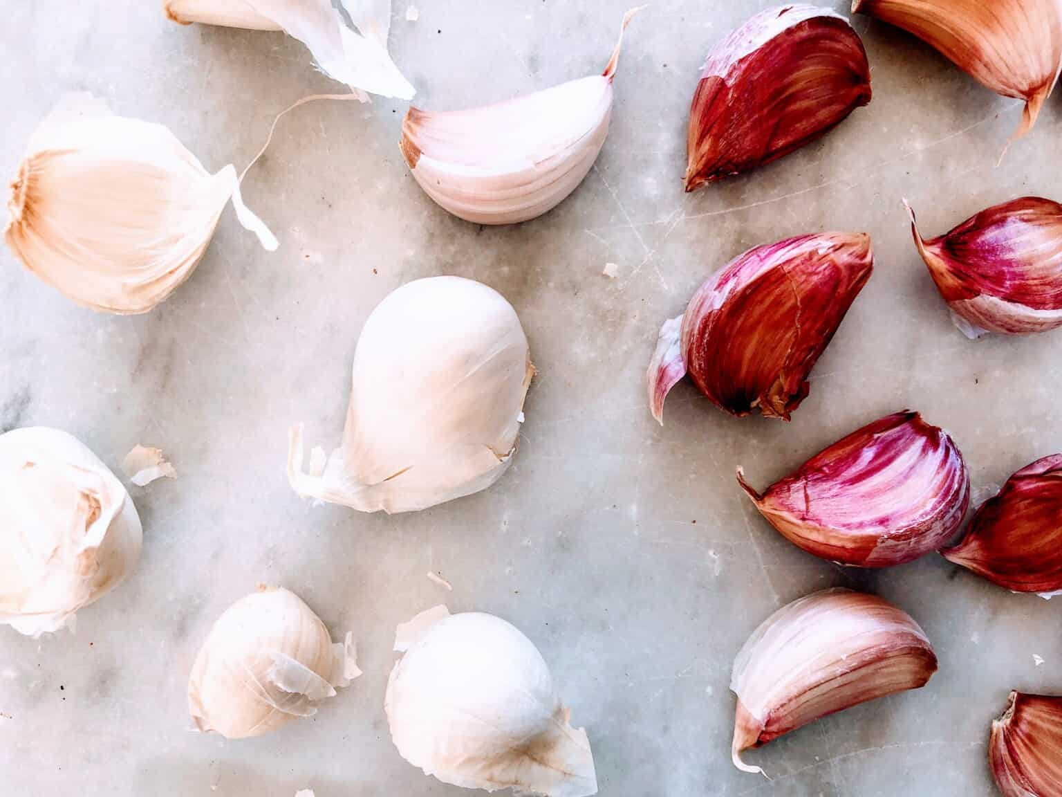 How To Peel Garlic - Best Easy & Fast Ways + How To Chop And Store It ...