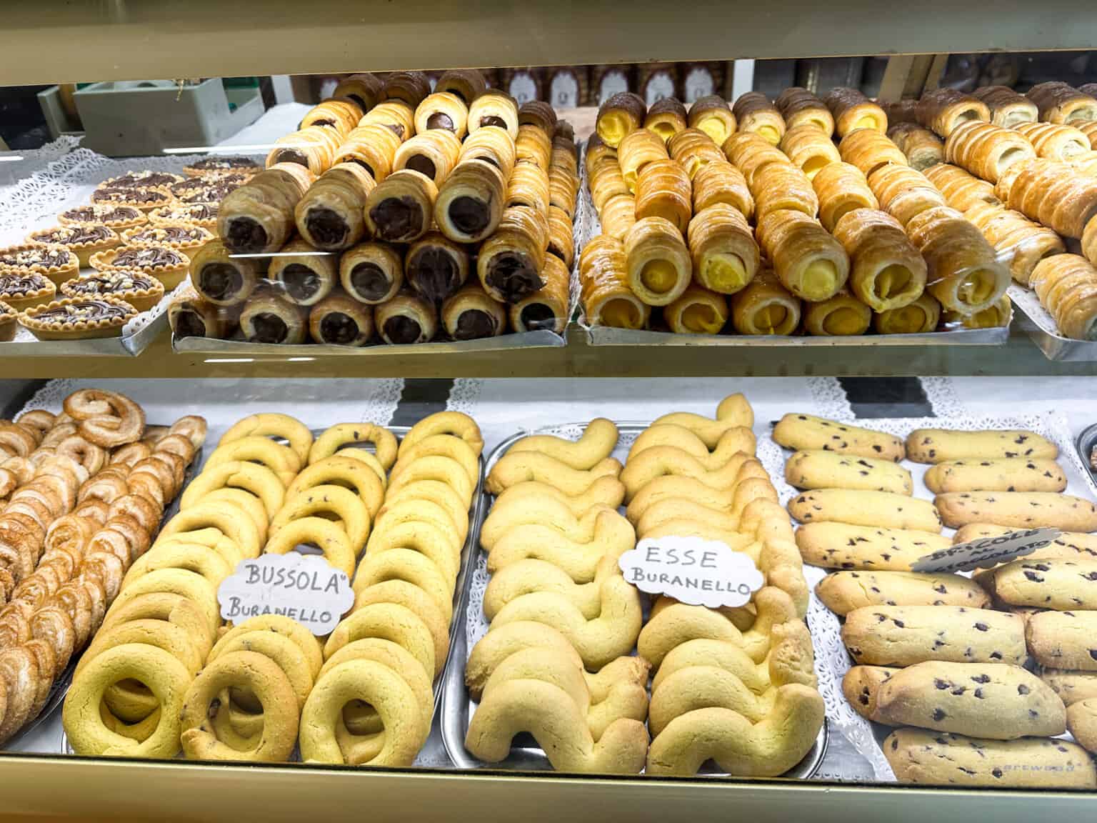 10 Most Popular Italian Cookies – Where To Eat Them and How To ...