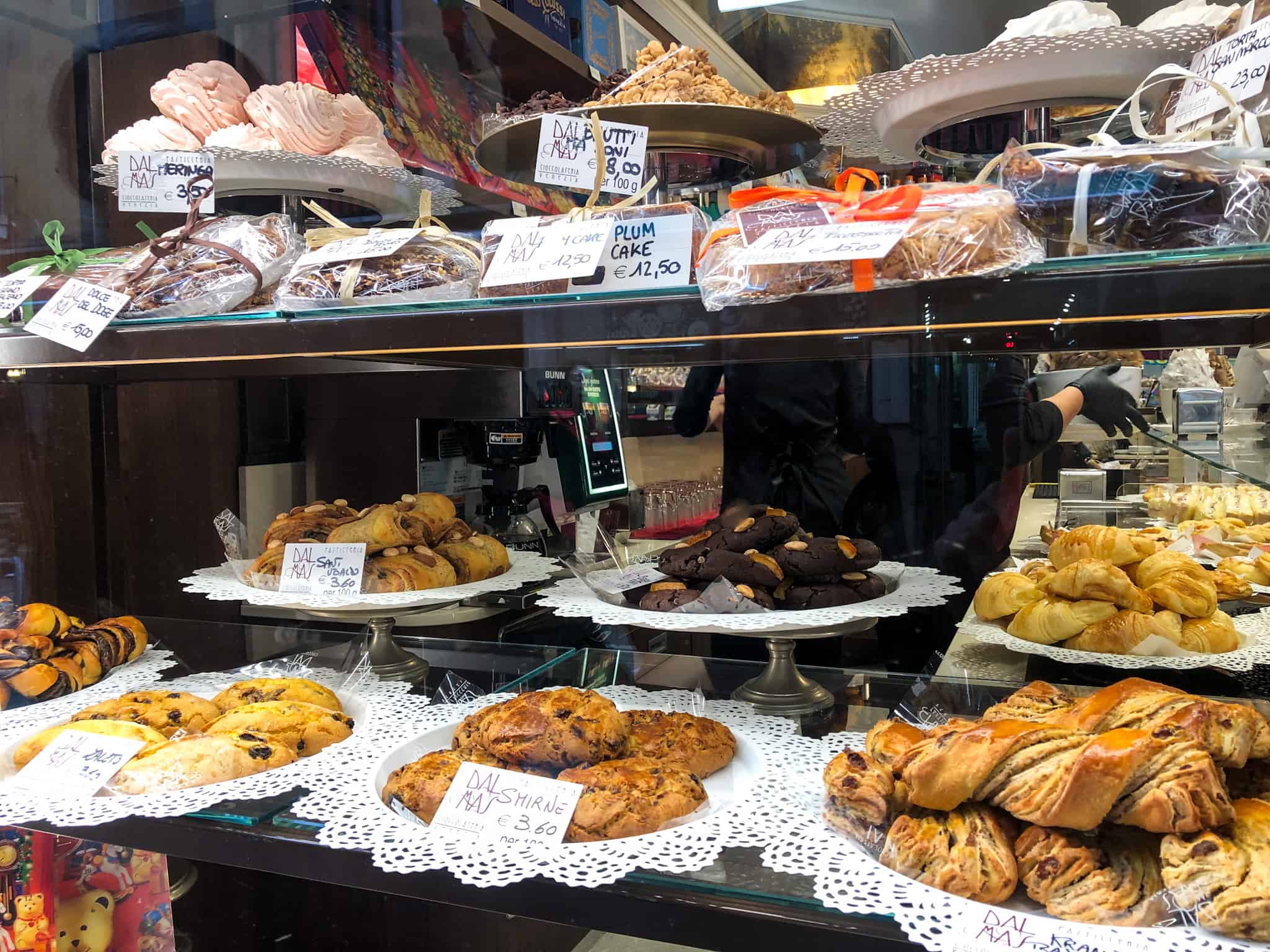 10 Amazing Bakeries In Venice, Italy - Where to Get Your Pastry On ...