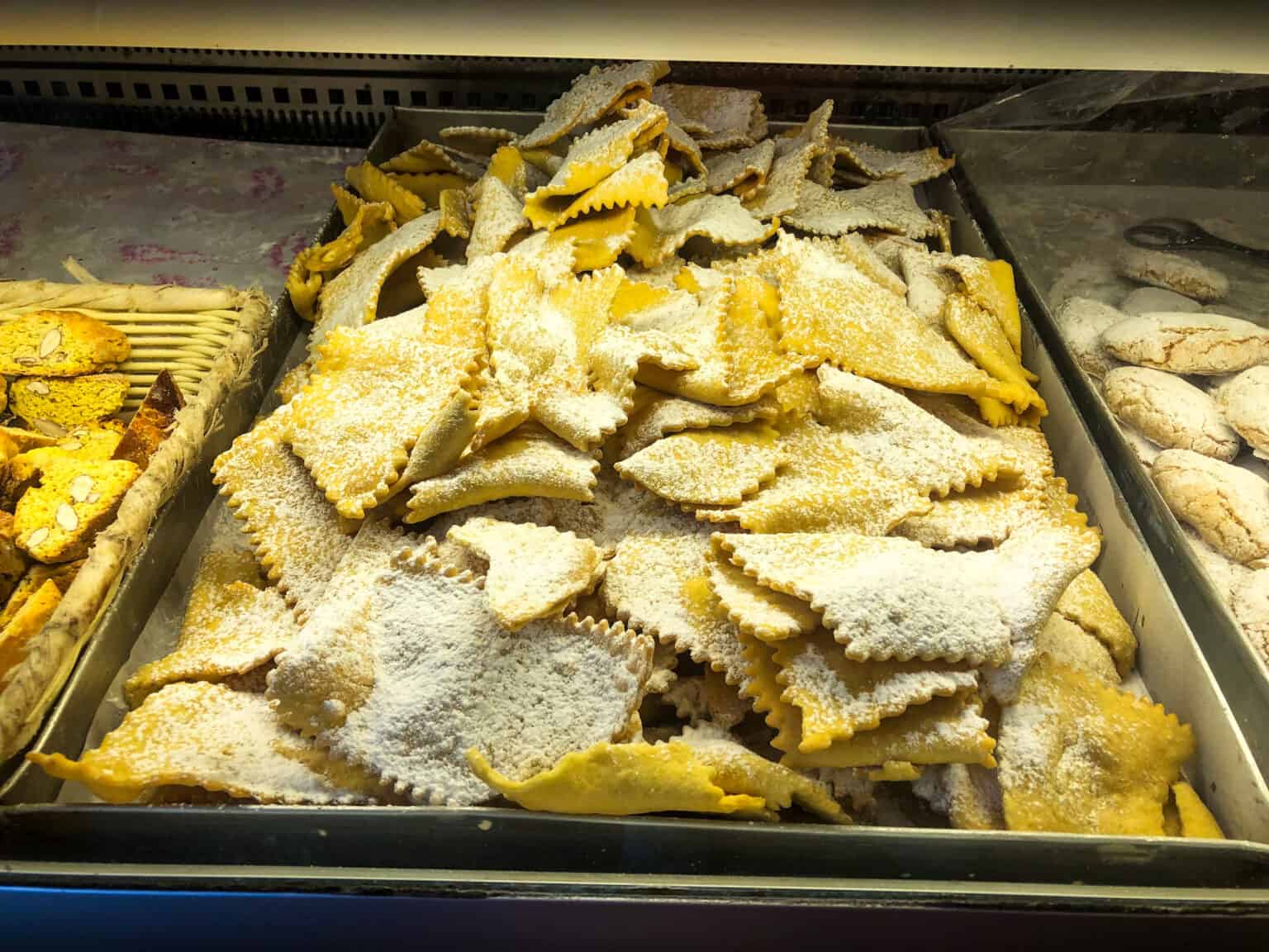 11 Foods To Eat In Italy In February - Carnival Treats and Winter ...